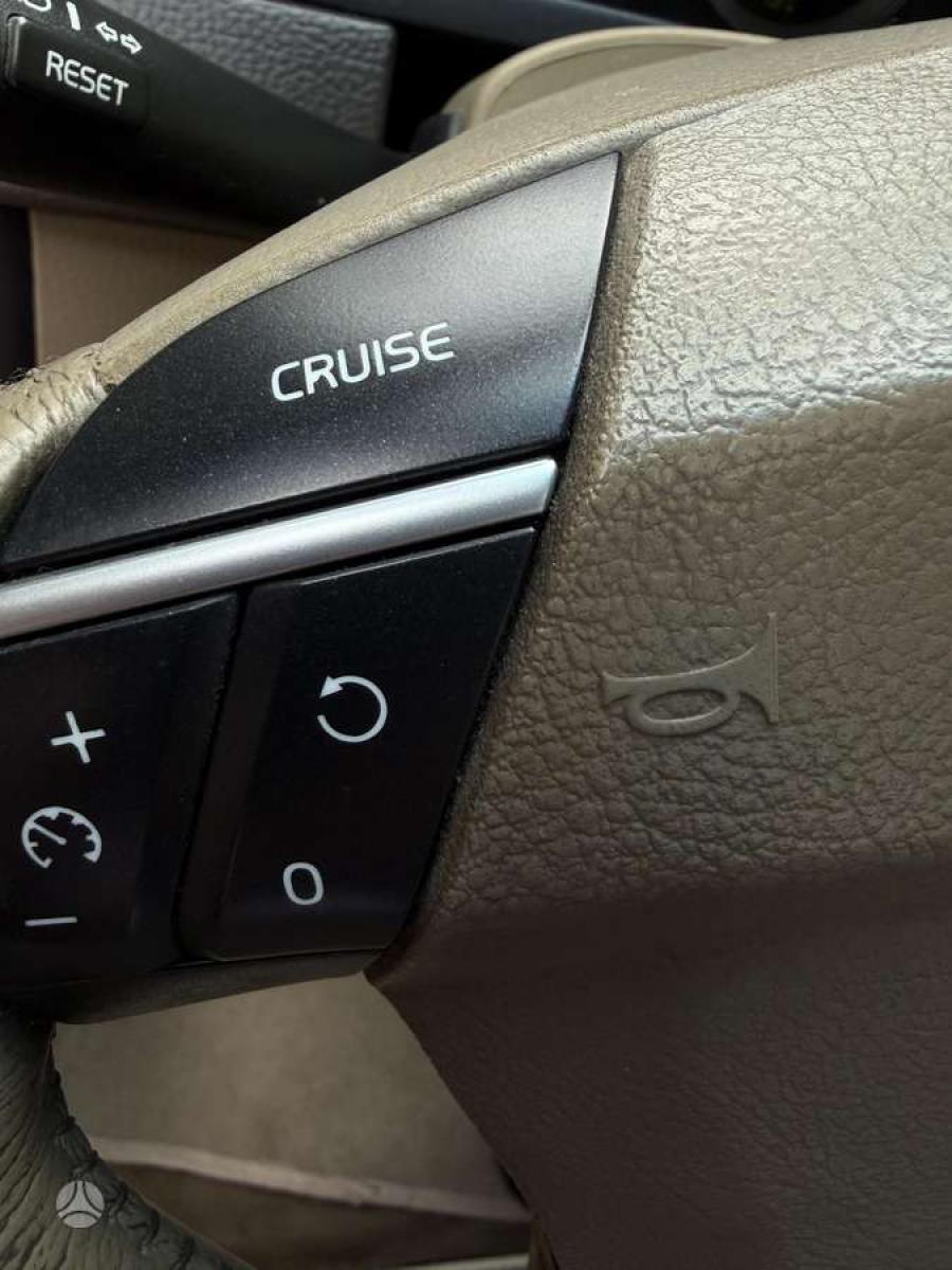 Black Volvo XC90 2008 in Vilnius, with an engine capacity of 2.40 L and mileage of 300 thousand km for 4450 €, photo 29 on AUTOMOTO.COM.LV