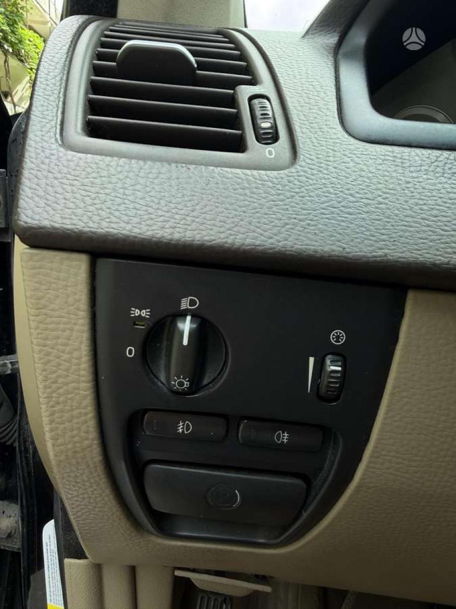 Black Volvo XC90 2008 in Vilnius, with an engine capacity of 2.40 L and mileage of 300 thousand km for 4450 €, photo 30 on AUTOMOTO.COM.LV