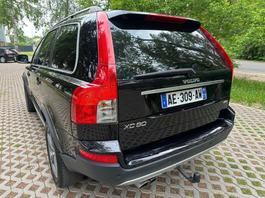 Black Volvo XC90 2008 in Vilnius, with an engine capacity of 2.40 L and mileage of 232 thousand km for 6750 €, photo 7 on AUTOMOTO.COM.LV