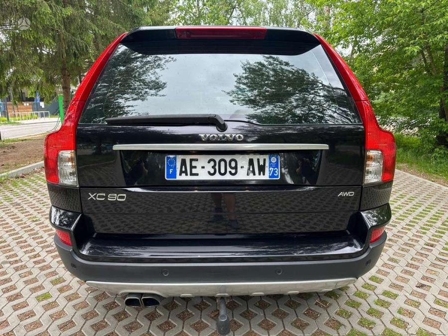 Black Volvo XC90 2008 in Vilnius, with an engine capacity of 2.40 L and mileage of 232 thousand km for 6750 €, photo 8 on AUTOMOTO.COM.LV