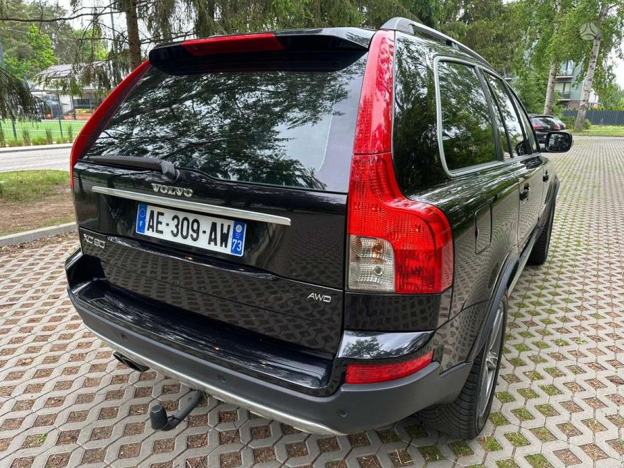 Black Volvo XC90 2008 in Vilnius, with an engine capacity of 2.40 L and mileage of 232 thousand km for 6750 €, photo 9 on AUTOMOTO.COM.LV
