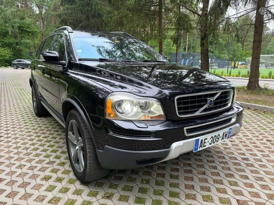 Black Volvo XC90 2008 in Vilnius, with an engine capacity of 2.40 L and mileage of 232 thousand km for 6750 €, photo 12 on AUTOMOTO.COM.LV