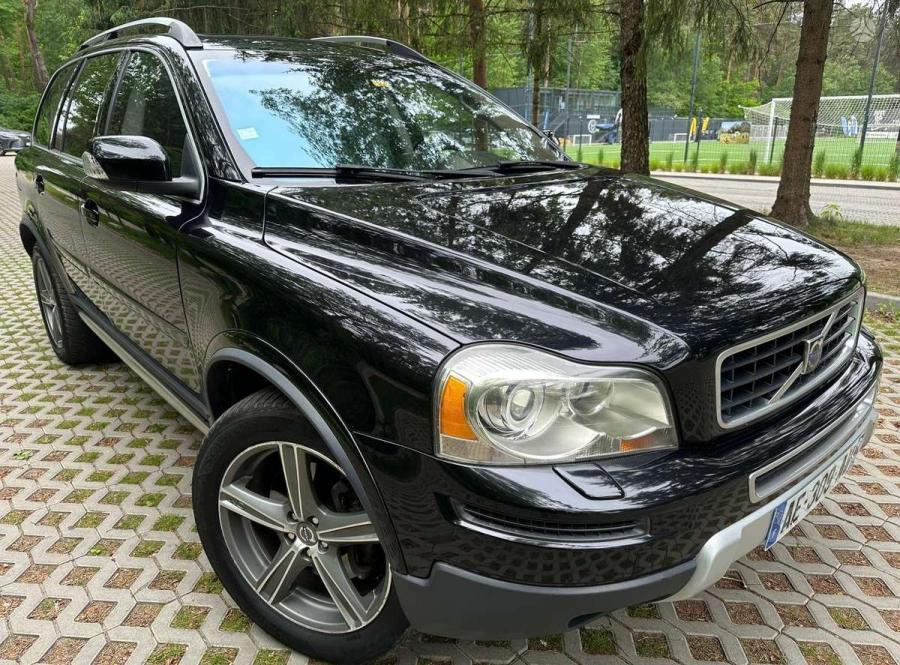 Black Volvo XC90 2008 in Vilnius, with an engine capacity of 2.40 L and mileage of 232 thousand km for 6750 €, photo 13 on AUTOMOTO.COM.LV