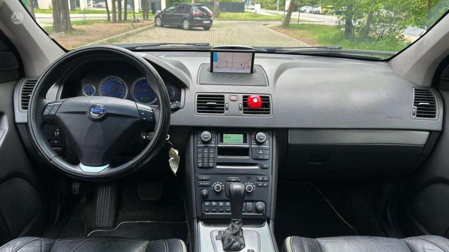 Black Volvo XC90 2008 in Vilnius, with an engine capacity of 2.40 L and mileage of 232 thousand km for 6750 €, photo 15 on AUTOMOTO.COM.LV