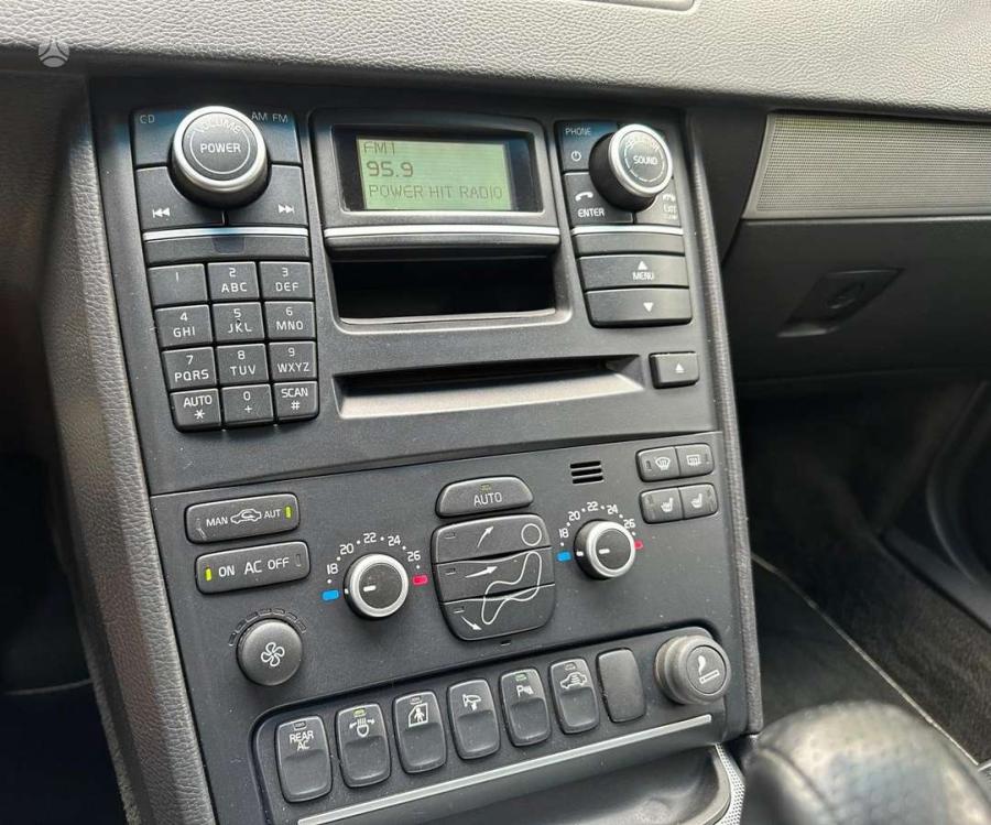 Black Volvo XC90 2008 in Vilnius, with an engine capacity of 2.40 L and mileage of 232 thousand km for 6750 €, photo 18 on AUTOMOTO.COM.LV