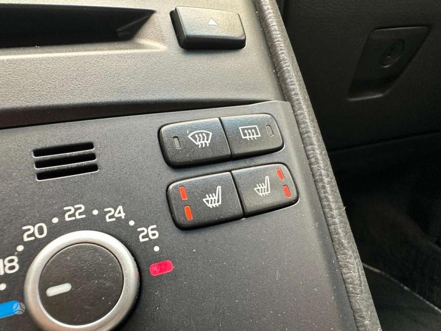 Black Volvo XC90 2008 in Vilnius, with an engine capacity of 2.40 L and mileage of 232 thousand km for 6750 €, photo 20 on AUTOMOTO.COM.LV
