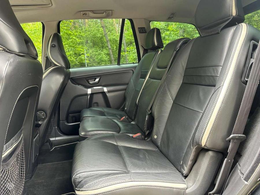 Black Volvo XC90 2008 in Vilnius, with an engine capacity of 2.40 L and mileage of 232 thousand km for 6750 €, photo 24 on AUTOMOTO.COM.LV