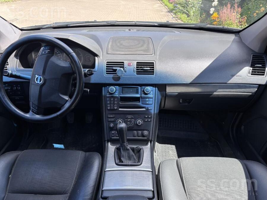 Black Volvo XC90 2008 in Cesis, with an engine capacity of 2.40 L and mileage of 318 thousand km for 4100 €, photo 4 on AUTOMOTO.COM.LV