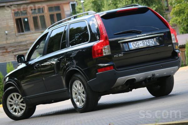Black Volvo XC90 2008 in Riga, with an engine capacity of 2.40 L and mileage of 433 thousand km for 3490 €, photo 4 on AUTOMOTO.COM.LV
