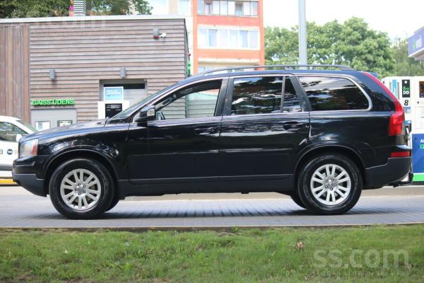 Black Volvo XC90 2008 in Riga, with an engine capacity of 2.40 L and mileage of 433 thousand km for 3490 €, photo 5 on AUTOMOTO.COM.LV