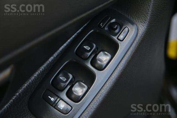 Black Volvo XC90 2008 in Riga, with an engine capacity of 2.40 L and mileage of 433 thousand km for 3490 €, photo 7 on AUTOMOTO.COM.LV