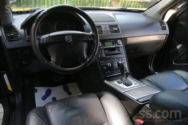 Black Volvo XC90 2008 in Riga, with an engine capacity of 2.40 L and mileage of 433 thousand km for 3490 €, photo 8 on AUTOMOTO.COM.LV