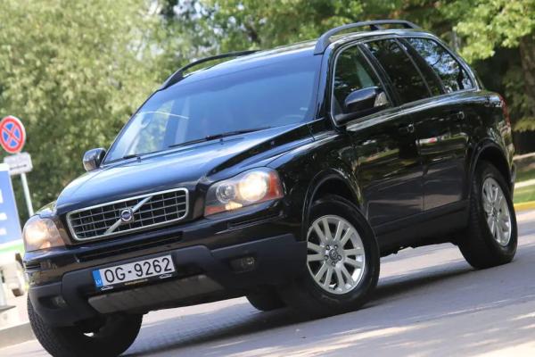 Black Volvo XC90 2008 in Riga, with an engine capacity of 2.40 L and mileage of 433 thousand km for 3490 €, photo 1 on AUTOMOTO.COM.LV