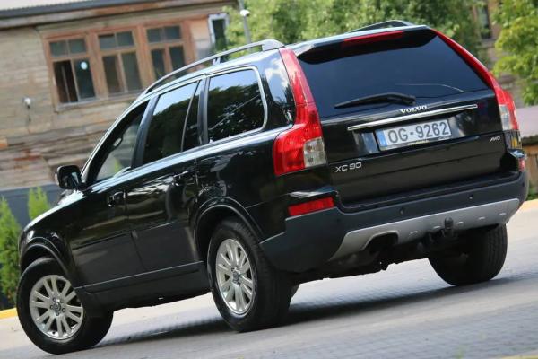 Black Volvo XC90 2008 in Riga, with an engine capacity of 2.40 L and mileage of 433 thousand km for 3490 €, photo 4 on AUTOMOTO.COM.LV