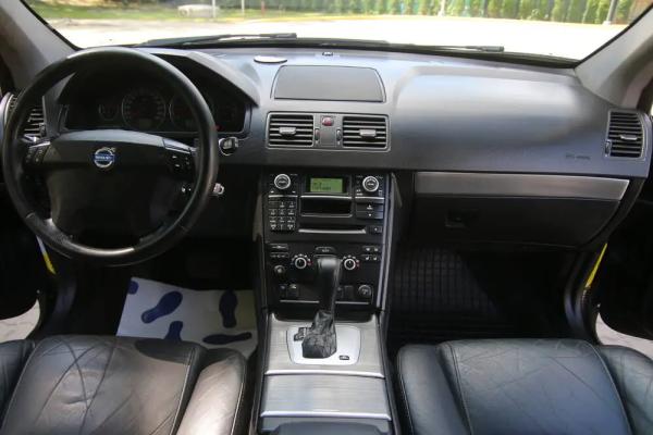 Melns Volvo XC90 2008 Rīga, ar dzinēja tilpumu 2.40 L un nobraukumu 433 tūkst. km par 3490 €, foto 8 vietnē AUTOMOTO.COM.LV
