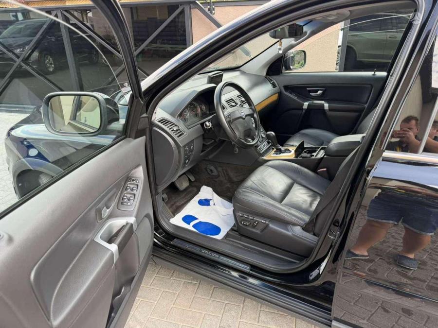 Black Volvo XC90 2008 in Telschi, with an engine capacity of 3.19 L and mileage of 250 thousand km for 3850 €, photo 16 on AUTOMOTO.COM.LV
