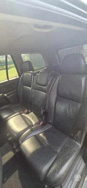 Black Volvo XC90 2008 in Skuodas, with an engine capacity of 3.19 L and mileage of 200 thousand km for 6200 €, photo 18 on AUTOMOTO.COM.LV