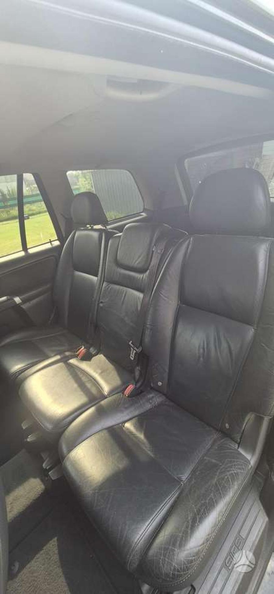 Black Volvo XC90 2008 in Skuodas, with an engine capacity of 3.19 L and mileage of 200 thousand km for 6200 €, photo 18 on AUTOMOTO.COM.LV