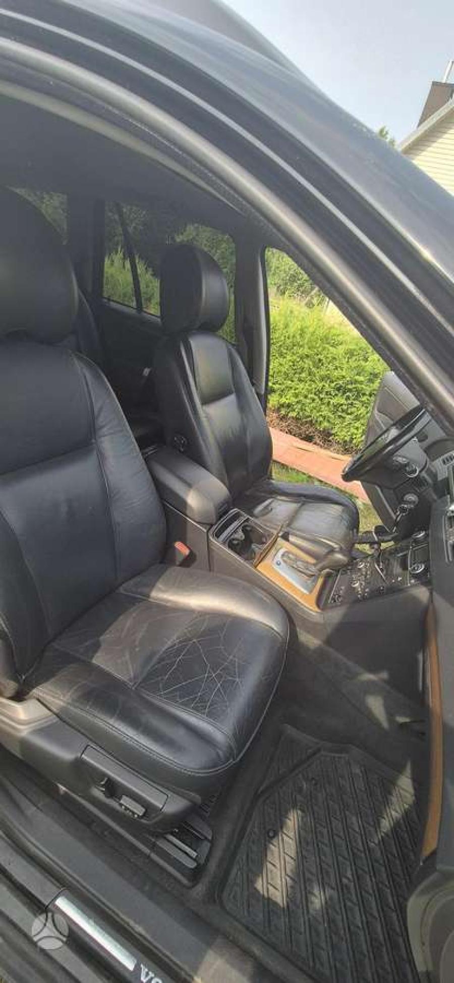 Black Volvo XC90 2008 in Skuodas, with an engine capacity of 3.19 L and mileage of 200 thousand km for 6200 €, photo 20 on AUTOMOTO.COM.LV