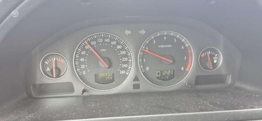 Black Volvo XC90 2008 in Skuodas, with an engine capacity of 3.19 L and mileage of 200 thousand km for 6200 €, photo 24 on AUTOMOTO.COM.LV