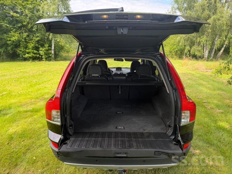 Black Volvo XC90 2008 in Liepaja, with an engine capacity of 2.40 L and mileage of 252 thousand km for 7500 €, photo 8 on AUTOMOTO.COM.LV