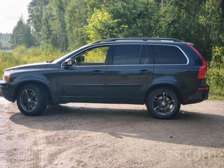 Black Volvo XC90 2008 in Jelgava, with an engine capacity of 2.40 L and mileage of 395 thousand km for 5840 €, photo 3 on AUTOMOTO.COM.LV