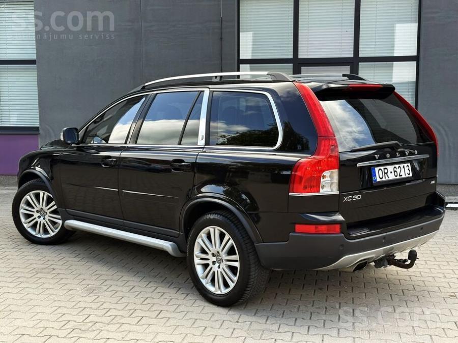 Black Volvo XC90 2008 in Riga, with an engine capacity of 2.40 L and mileage of 296 thousand km for 8500 €, photo 7 on AUTOMOTO.COM.LV