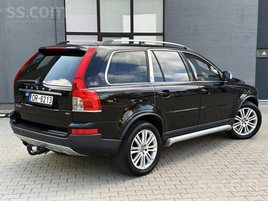 Black Volvo XC90 2008 in Riga, with an engine capacity of 2.40 L and mileage of 296 thousand km for 8500 €, photo 8 on AUTOMOTO.COM.LV