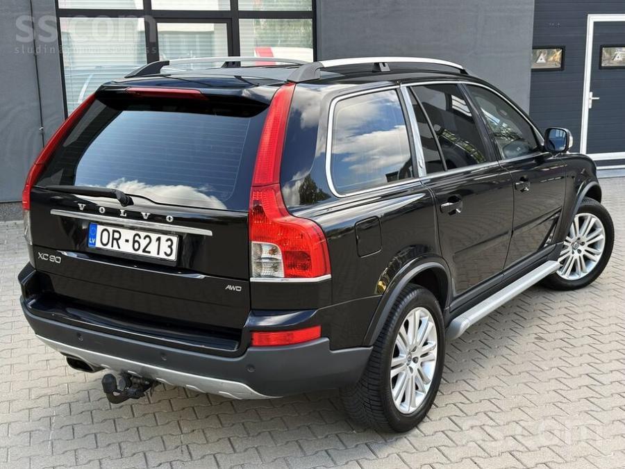 Black Volvo XC90 2008 in Riga, with an engine capacity of 2.40 L and mileage of 296 thousand km for 8500 €, photo 10 on AUTOMOTO.COM.LV