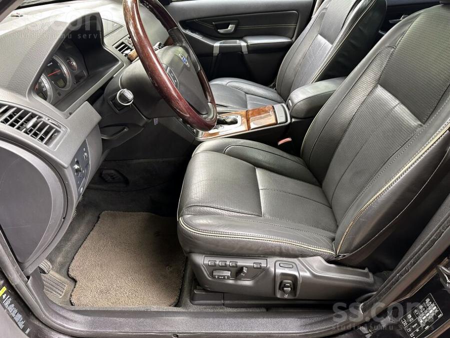 Black Volvo XC90 2008 in Riga, with an engine capacity of 2.40 L and mileage of 296 thousand km for 8500 €, photo 12 on AUTOMOTO.COM.LV
