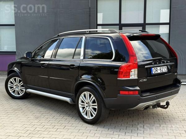 Black Volvo XC90 2008 in Riga, with an engine capacity of 2.40 L and mileage of 296 thousand km for 8500 €, photo 7 on AUTOMOTO.COM.LV