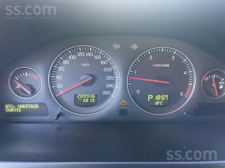 Black Volvo XC90 2008 in Bauska, with an engine capacity of 2.40 L and mileage of 290 thousand km for 6000 €, photo 5 on AUTOMOTO.COM.LV