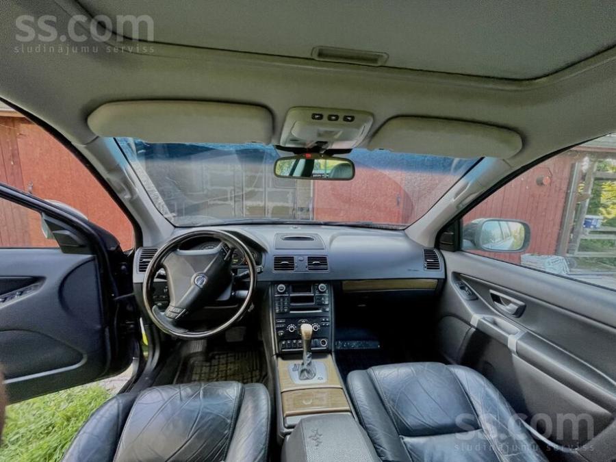 Black Volvo XC90 2008 in Bauska, with an engine capacity of 2.40 L and mileage of 290 thousand km for 6000 €, photo 6 on AUTOMOTO.COM.LV