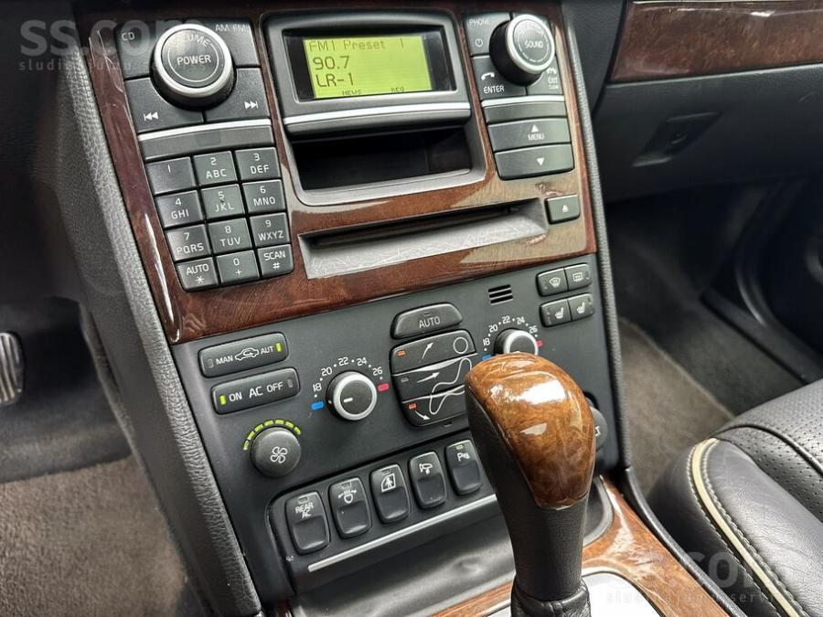 Melns Volvo XC90 2008 Rīga, ar dzinēja tilpumu 2.40 L un nobraukumu 296 tūkst. km par 8500 €, foto 21 vietnē AUTOMOTO.COM.LV