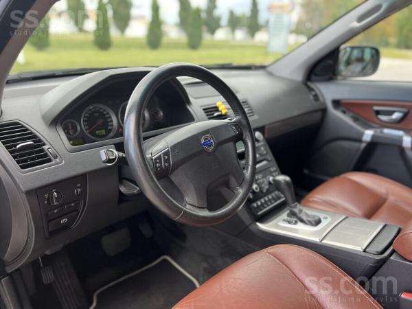 Melns Volvo XC90 2008 Jēkabpils, ar dzinēja tilpumu 2.40 L un nobraukumu 321 tūkst. km par 6950 €, foto 8 vietnē AUTOMOTO.COM.LV