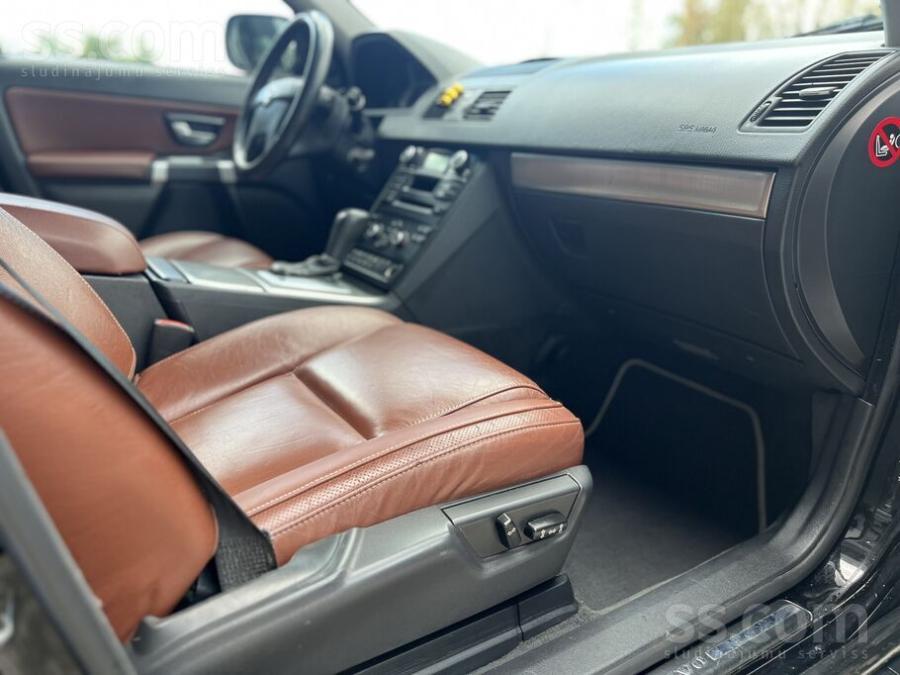 Melns Volvo XC90 2008 Jēkabpils, ar dzinēja tilpumu 2.40 L un nobraukumu 321 tūkst. km par 6950 €, foto 12 vietnē AUTOMOTO.COM.LV