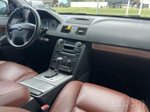 Melns Volvo XC90 2008 Jēkabpils, ar dzinēja tilpumu 2.40 L un nobraukumu 321 tūkst. km par 6950 €, foto 13 vietnē AUTOMOTO.COM.LV