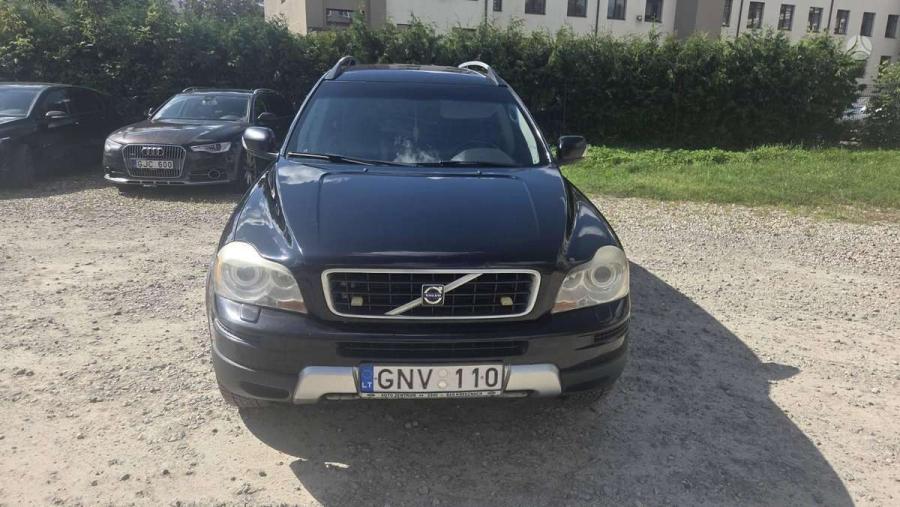 Black Volvo XC90 2008 in Vilnius, with an engine capacity of 2.40 L and mileage of 408 thousand km for 5800 €, photo 6 on AUTOMOTO.COM.LV