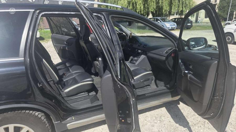 Black Volvo XC90 2008 in Vilnius, with an engine capacity of 2.40 L and mileage of 408 thousand km for 5800 €, photo 9 on AUTOMOTO.COM.LV