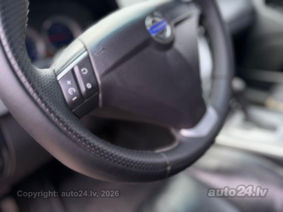 Melns Volvo XC90 2008 Tartu, ar dzinēja tilpumu 2.40 L un nobraukumu 382 tūkst. km par 6800 €, foto 13 vietnē AUTOMOTO.COM.LV