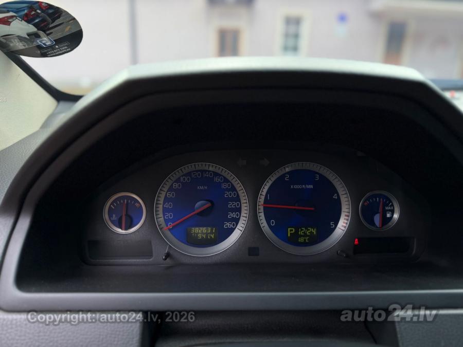 Melns Volvo XC90 2008 Tartu, ar dzinēja tilpumu 2.40 L un nobraukumu 382 tūkst. km par 6800 €, foto 21 vietnē AUTOMOTO.COM.LV