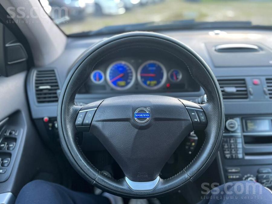 Melns Volvo XC90 2008 Kuldīga, ar dzinēja tilpumu 2.40 L un nobraukumu 333 tūkst. km par 7690 €, foto 17 vietnē AUTOMOTO.COM.LV