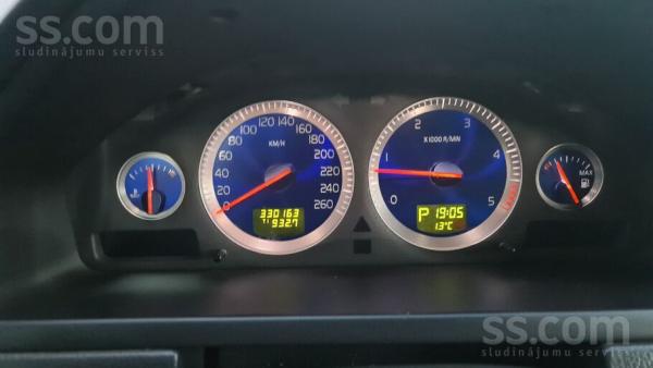 Melns Volvo XC90 2008 Ogre, ar dzinēja tilpumu 2.40 L un nobraukumu 332 tūkst. km par 6500 €, foto 8 vietnē AUTOMOTO.COM.LV