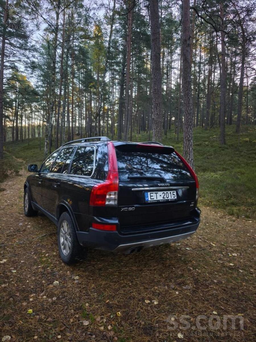 Black Volvo XC90 2008 in Riga, with an engine capacity of 2.40 L and mileage of 453 thousand km for 3000 €, photo 4 on AUTOMOTO.COM.LV