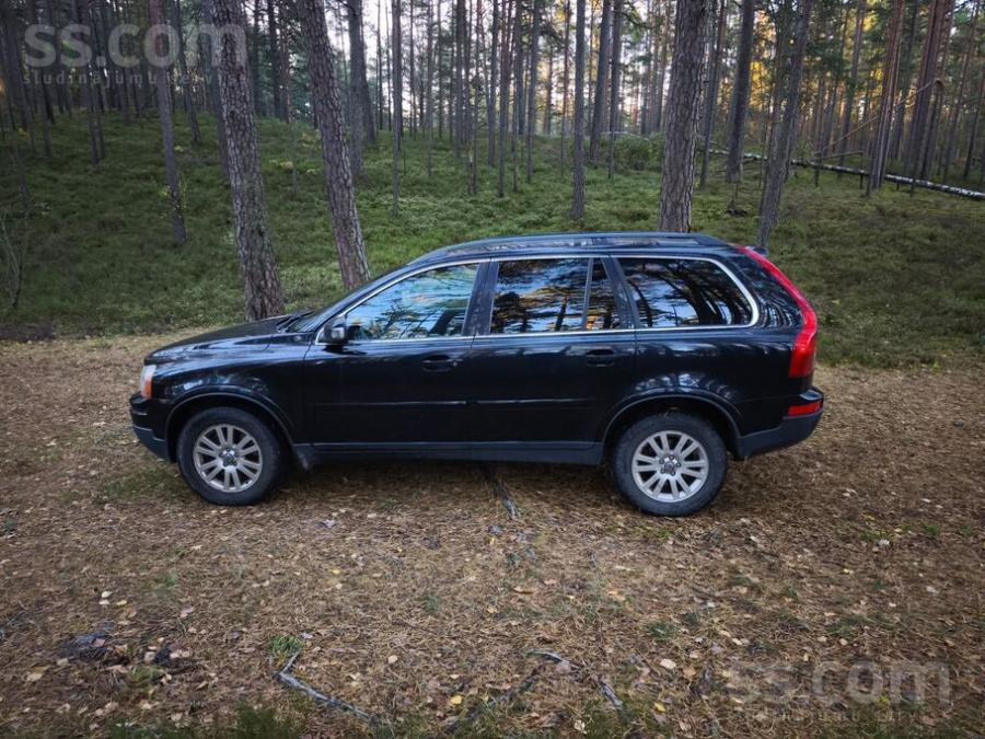 Black Volvo XC90 2008 in Riga, with an engine capacity of 2.40 L and mileage of 453 thousand km for 3000 €, photo 6 on AUTOMOTO.COM.LV