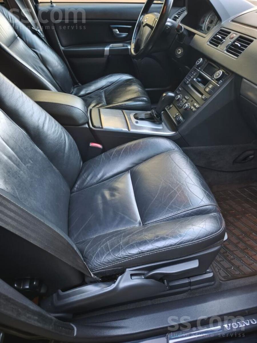 Black Volvo XC90 2008 in Riga, with an engine capacity of 2.40 L and mileage of 453 thousand km for 3000 €, photo 12 on AUTOMOTO.COM.LV