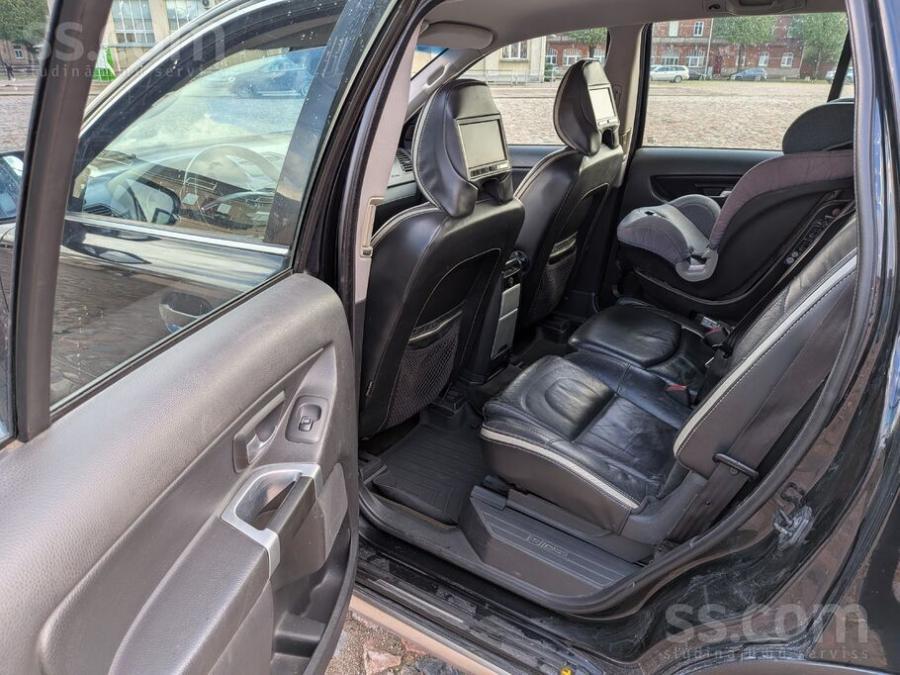 Melns Volvo XC90 2008 Liepāja, ar dzinēja tilpumu 2.40 L un nobraukumu 367 tūkst. km par 3250 €, foto 8 vietnē AUTOMOTO.COM.LV