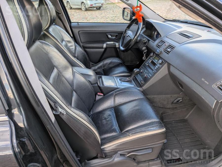 Melns Volvo XC90 2008 Liepāja, ar dzinēja tilpumu 2.40 L un nobraukumu 367 tūkst. km par 3250 €, foto 9 vietnē AUTOMOTO.COM.LV