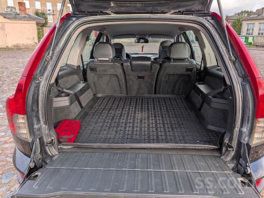 Melns Volvo XC90 2008 Liepāja, ar dzinēja tilpumu 2.40 L un nobraukumu 367 tūkst. km par 3250 €, foto 10 vietnē AUTOMOTO.COM.LV
