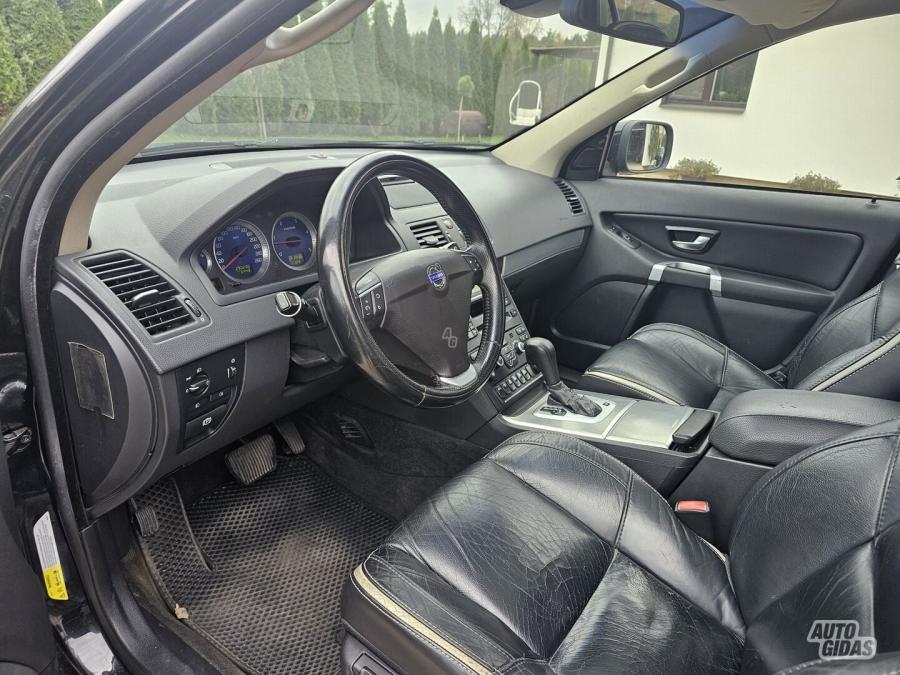 Black Volvo XC90 2008 in Vilnius, with an engine capacity of 2.40 L and mileage of 290 thousand km for 4600 €, photo 6 on AUTOMOTO.COM.LV